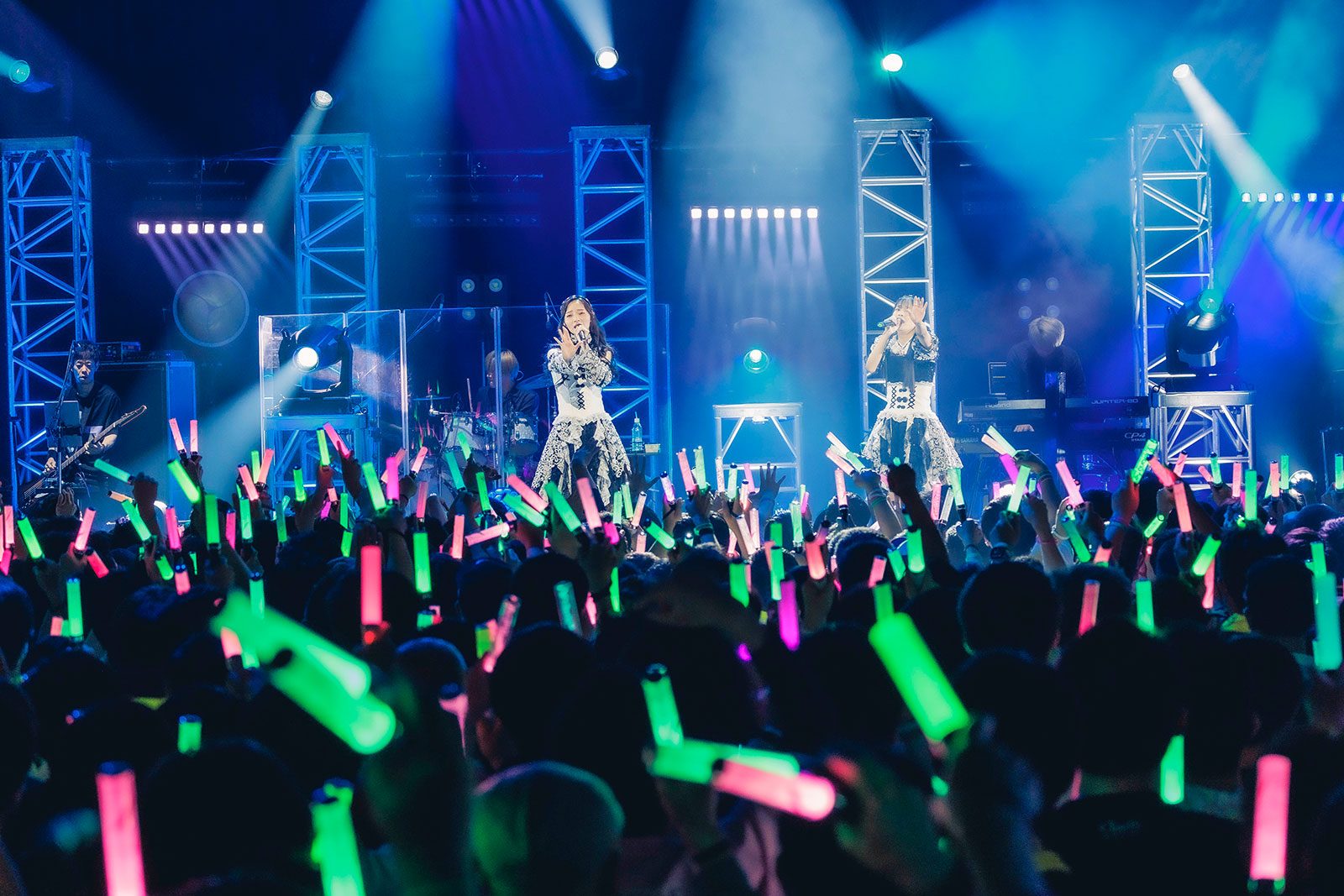 ClariSが初の生バンドのライブ開催！サプライズでWinkのあの名曲をカバー！“ClariS SPRING LIVE 2023 ～Neo ...